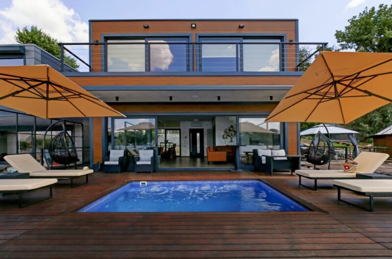 Splav Sunset House - Savršen za manje proslave i uživanje na reci Savi!