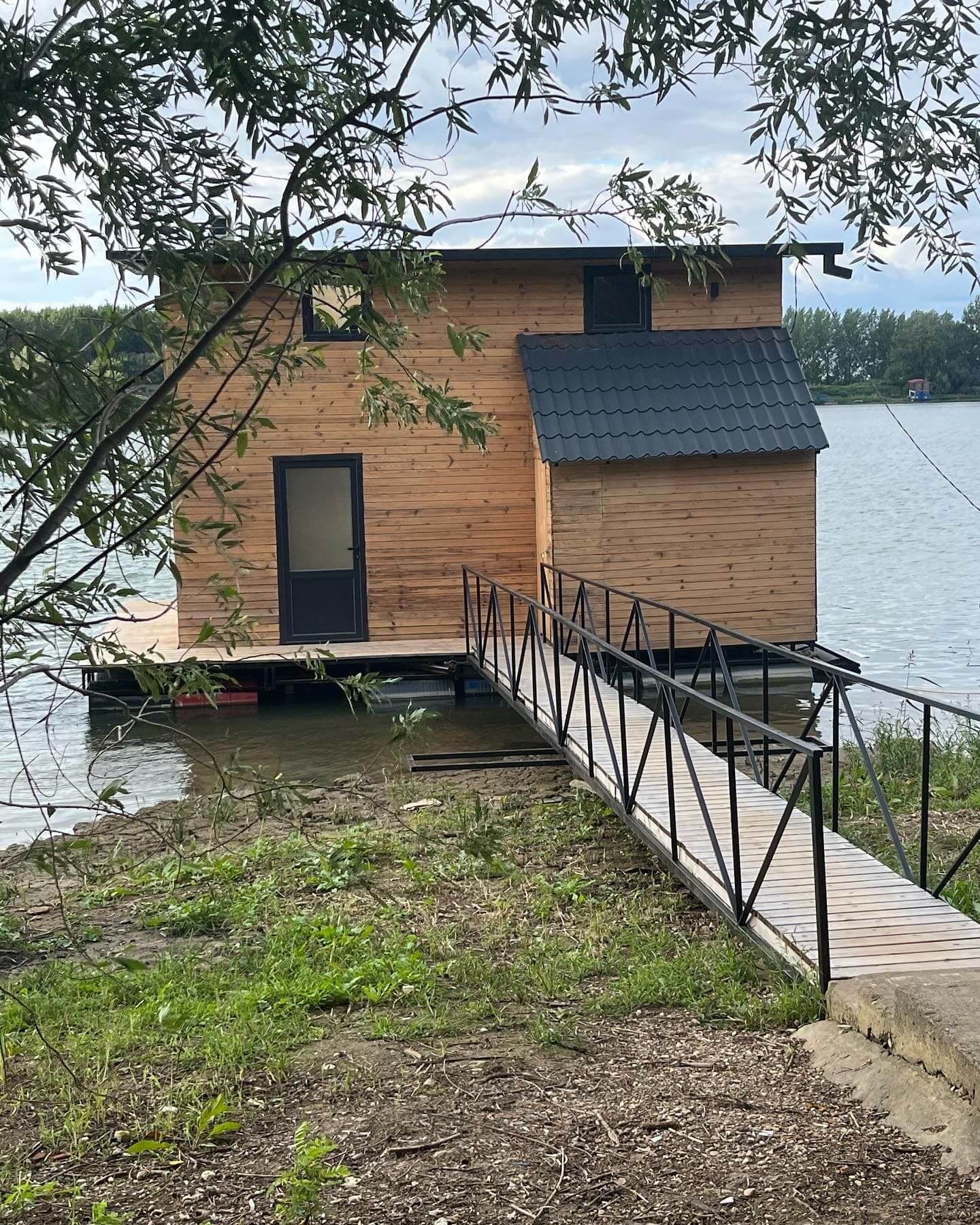 Twins Water House - Dobrodošli na očaravajući luksuzni splav na reci Savi!