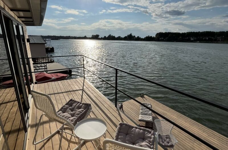 Twins Water House - Dobrodošli na očaravajući luksuzni splav na reci Savi!