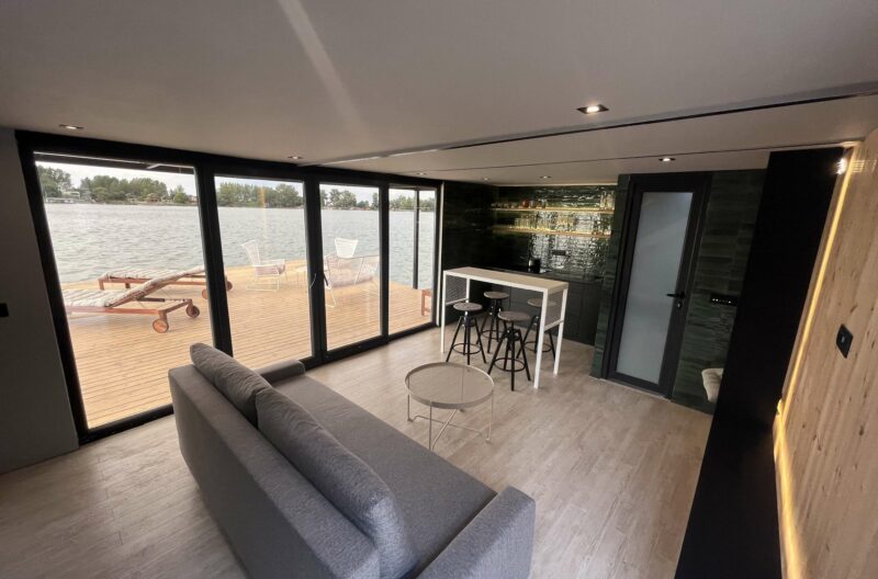 Twins Water House - Dobrodošli na očaravajući luksuzni splav na reci Savi!