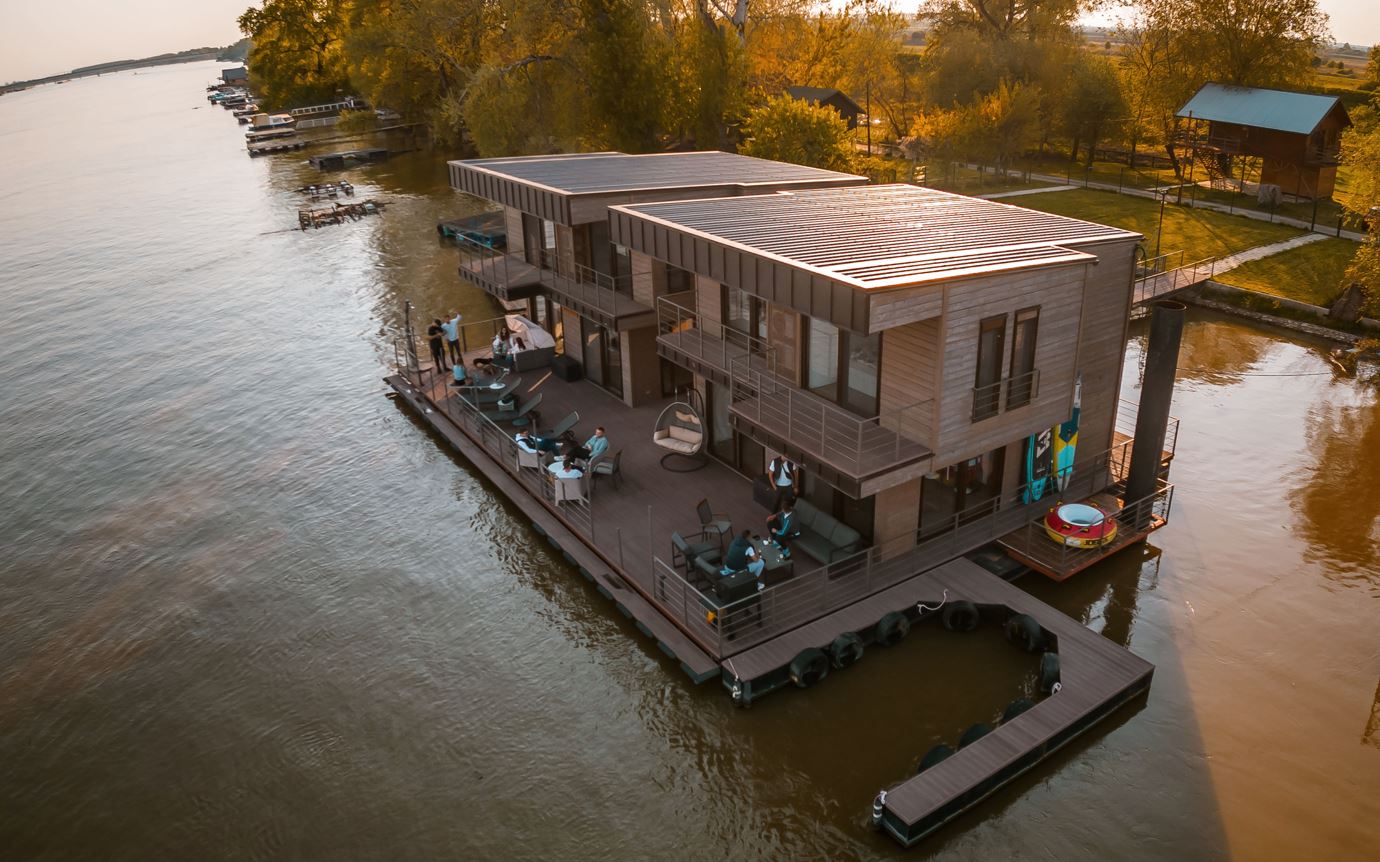 Twins Water House - Dobrodošli na očaravajući luksuzni splav na reci Savi!