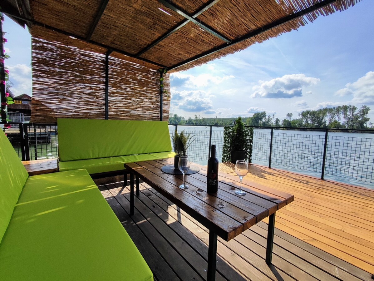 Splav na dan Perla - Proslave do 10 gostiju na reci Savi u mestu Umka