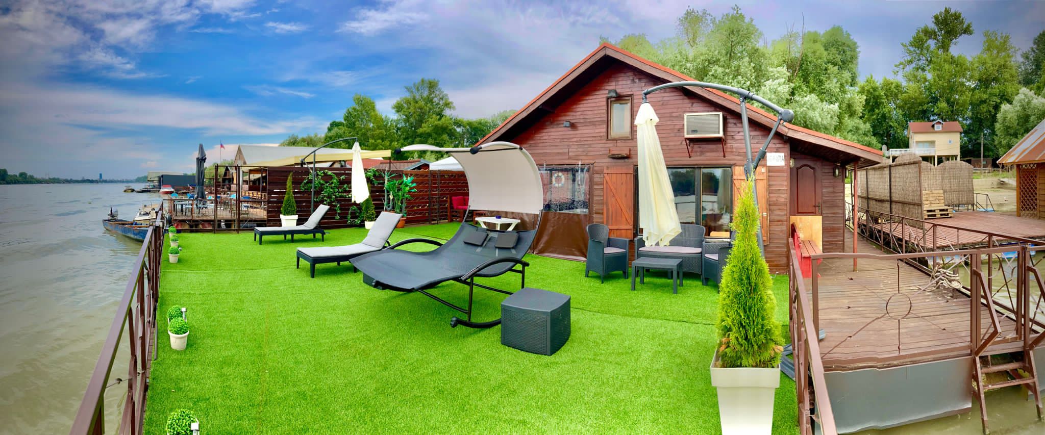 Splav Sunset House - Savršen za manje proslave i uživanje na reci Savi!