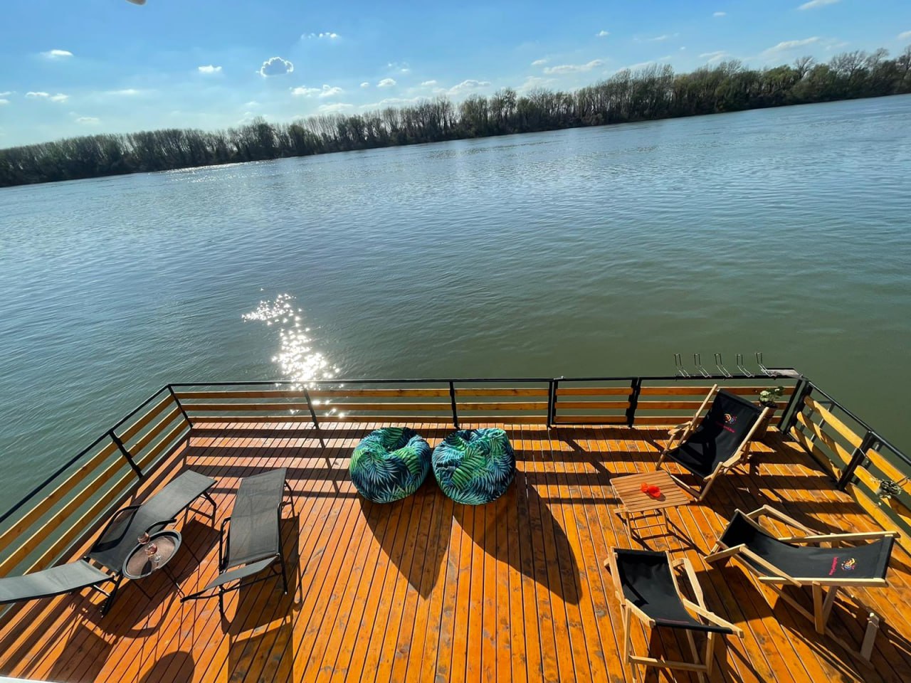 Splav na dan Magnolia - najlepša terasa na reci za proslave do 15 gostiju