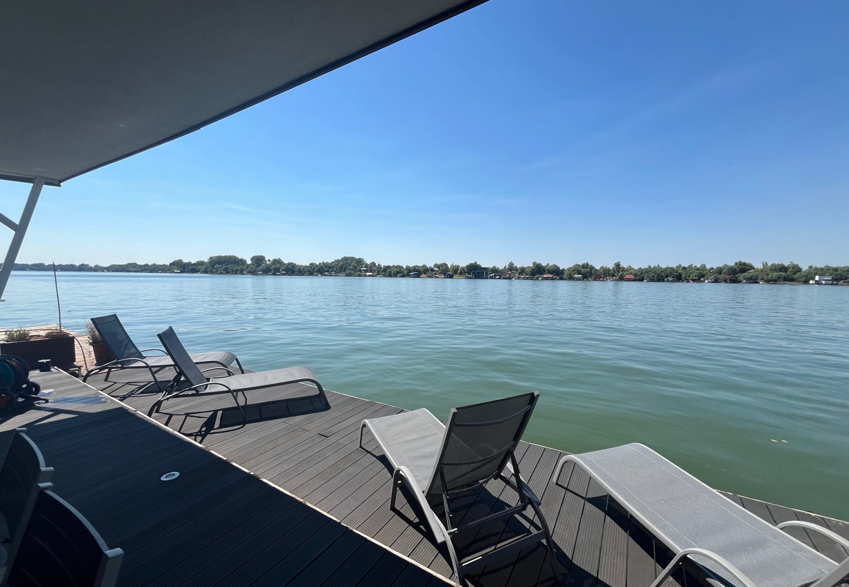 Splav na dan Delta - savršeno mesto za okupljanje do 15 gostiju