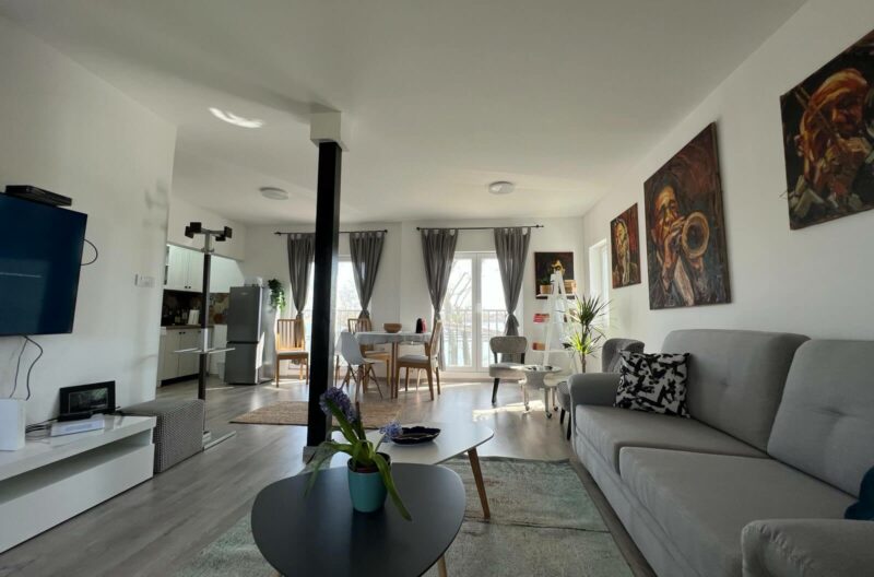 Twins Water House - Dobrodošli na očaravajući luksuzni splav na reci Savi!