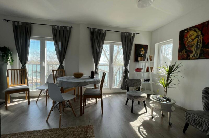 Twins Water House - Dobrodošli na očaravajući luksuzni splav na reci Savi!