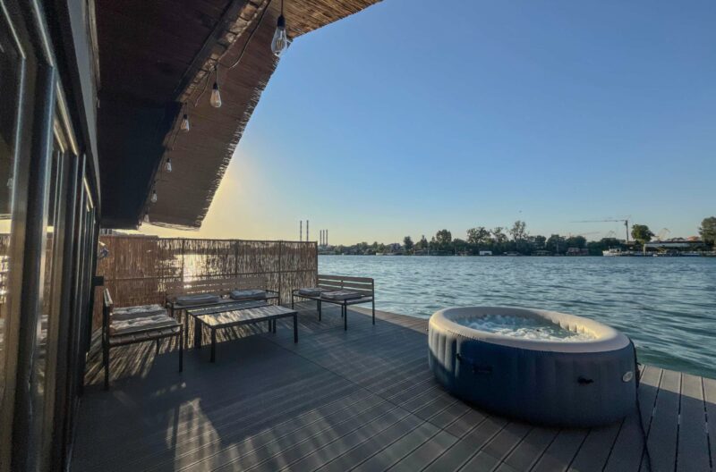 Splav na dan Ada Pool - opušteno, veselo, urbano! 💦🍹 Bazen!