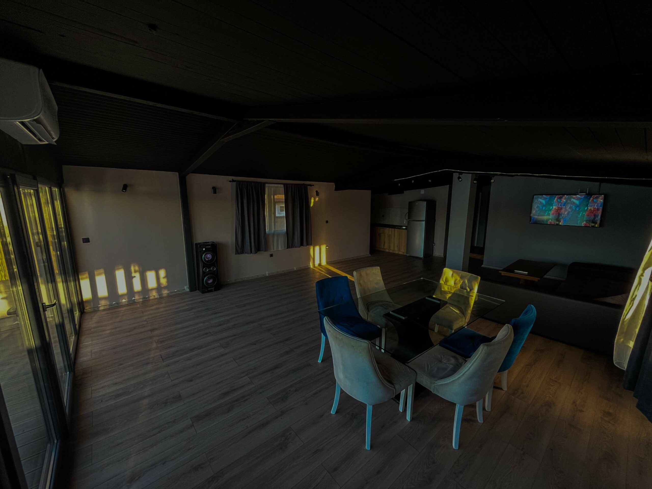 Splav na dan Ada Pool - opušteno, veselo, urbano! 💦🍹 Bazen!